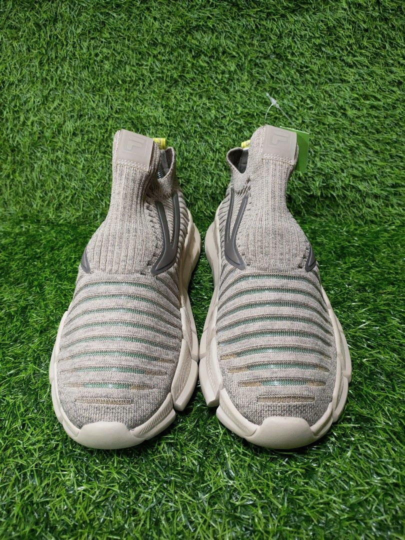 FILA SLIP ON 7UK, Men's Fashion, Footwear, Sneakers on Carousell