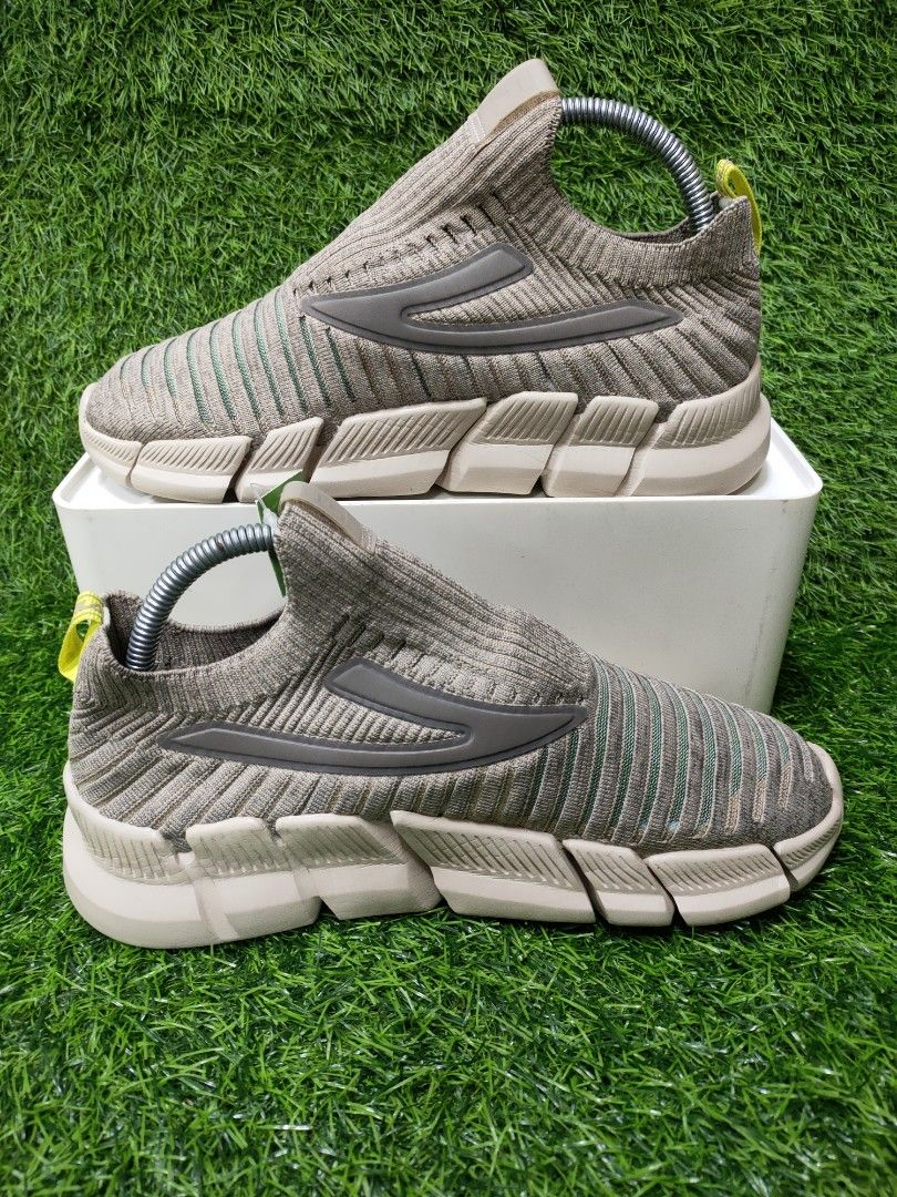 FILA SLIP ON 7UK, Men's Fashion, Footwear, Sneakers on Carousell