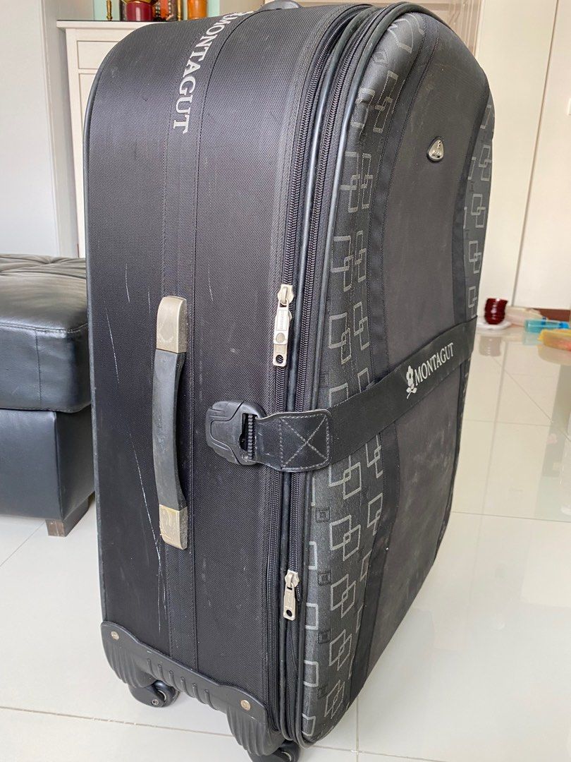 Hard case luggage bag, Hobbies & Toys, Travel, Luggage on Carousell