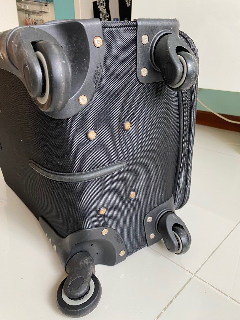 Hard case luggage bag, Hobbies & Toys, Travel, Luggage on Carousell