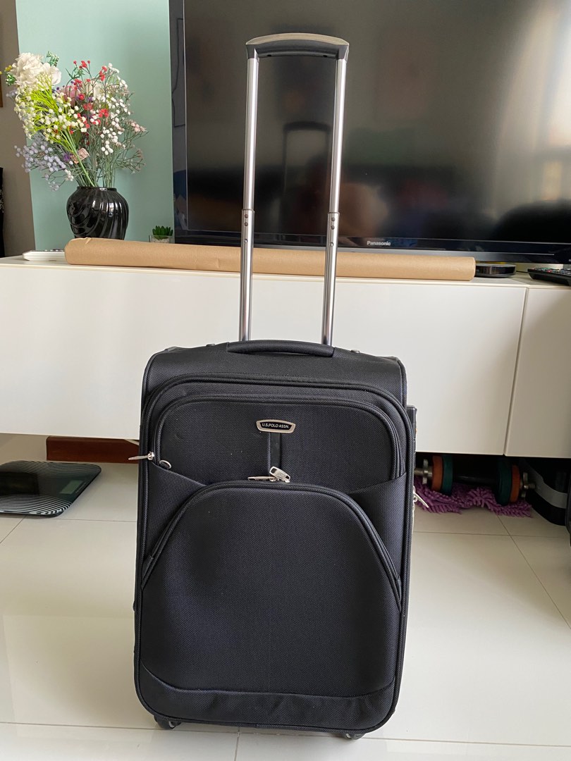 Hard case luggage bag, Hobbies & Toys, Travel, Luggage on Carousell