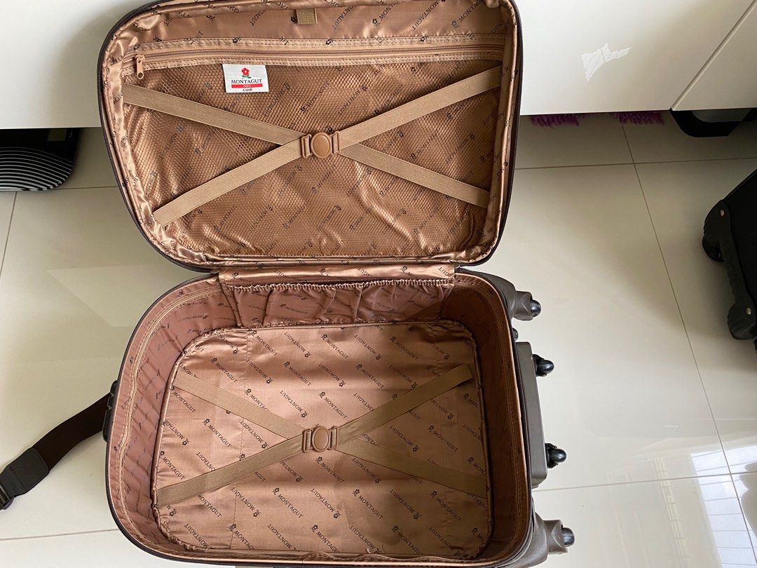 Hard case luggage bag, Hobbies & Toys, Travel, Luggage on Carousell