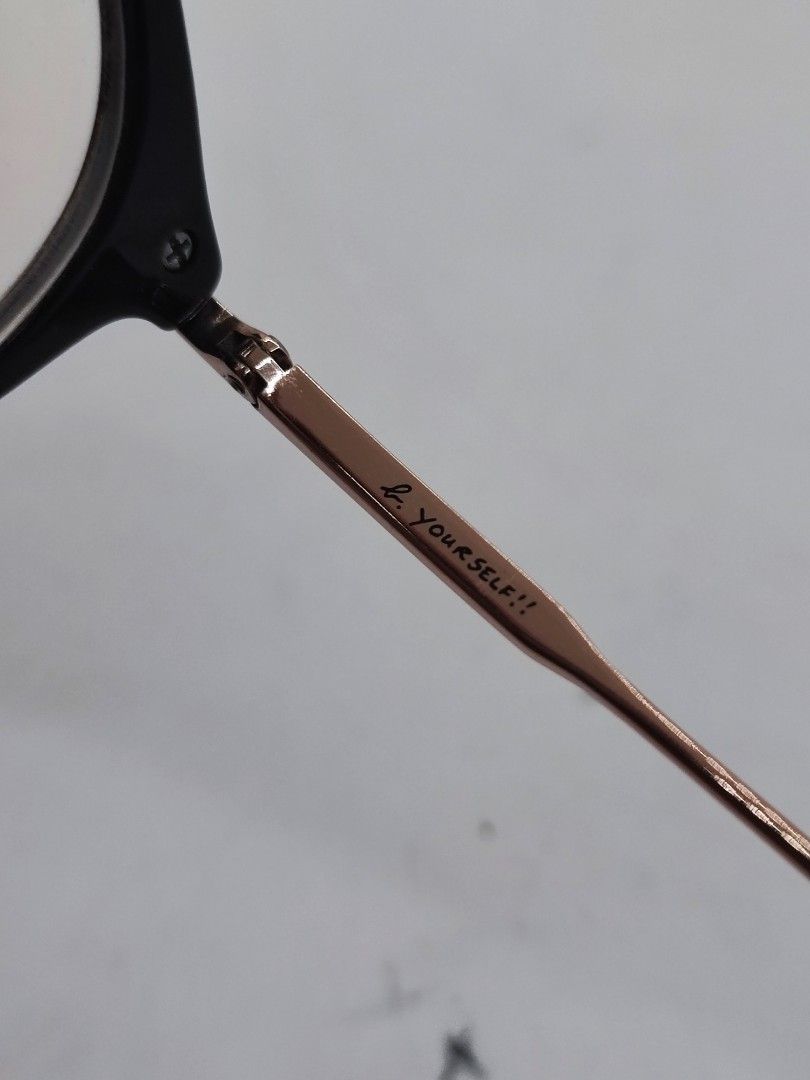 Kacamata Agnes b titanium, Barang Yang Dicari di Carousell