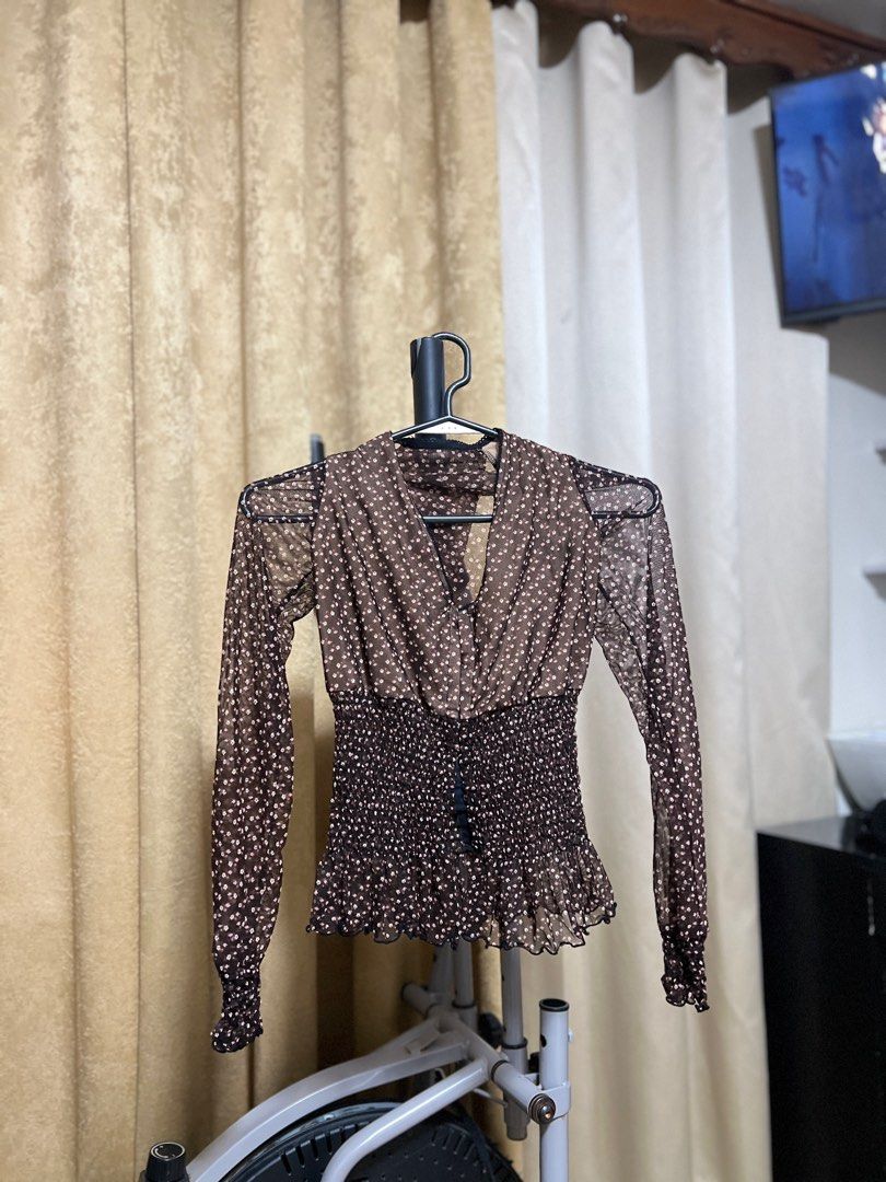 Korean Top, Women's Fashion, Tops, Others Tops on Carousell