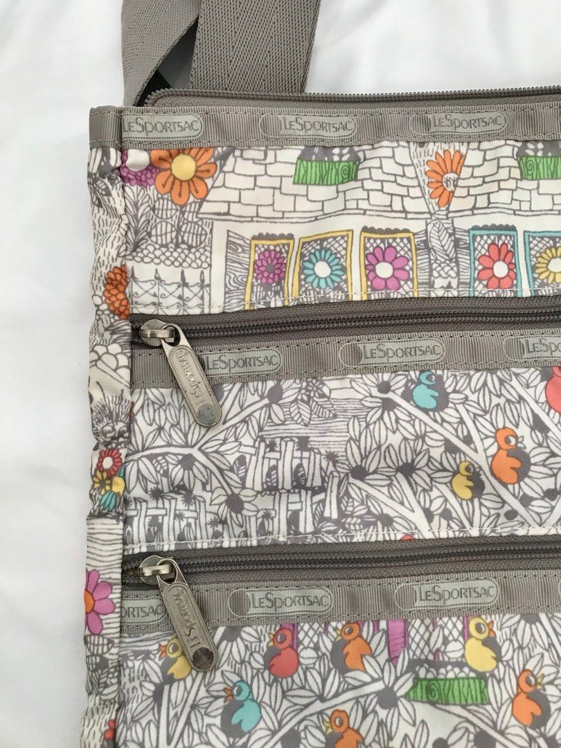 LeSportsac sling bag, Fesyen Wanita, Tas & Dompet di Carousell