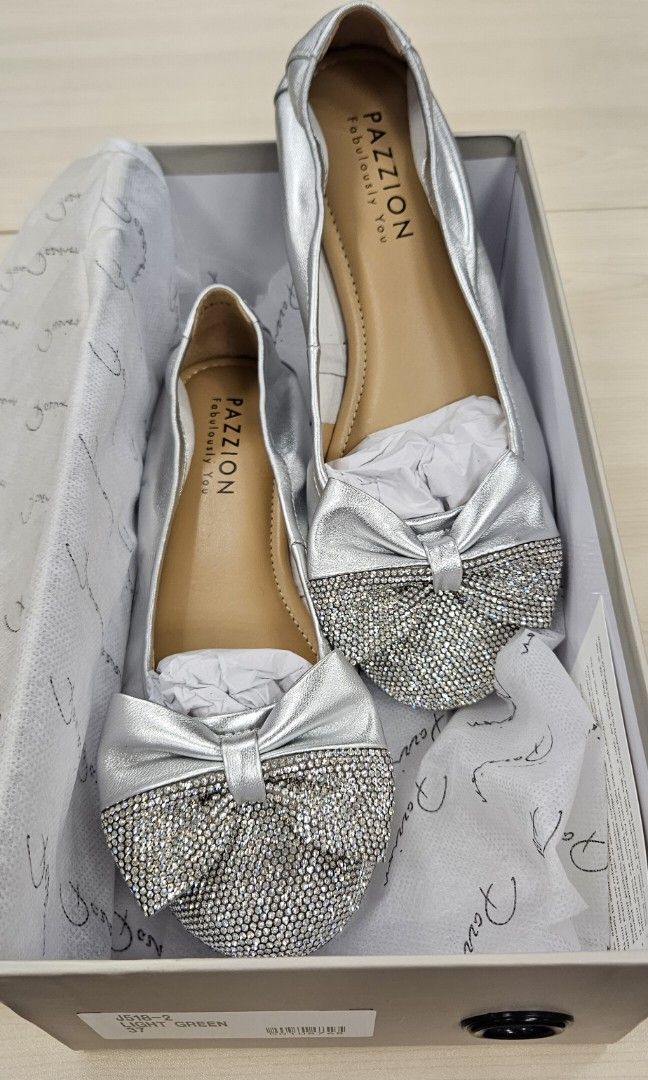 Pazzion Silver Flats, Women's Fashion, Footwear, Flats on Carousell