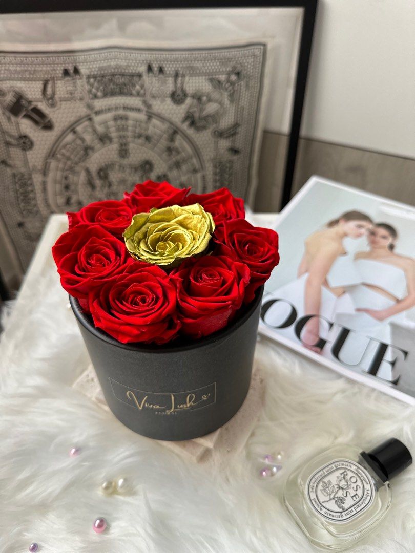 Preserved red & gold roses bloom box, Hobbies & Toys, Stationery ...