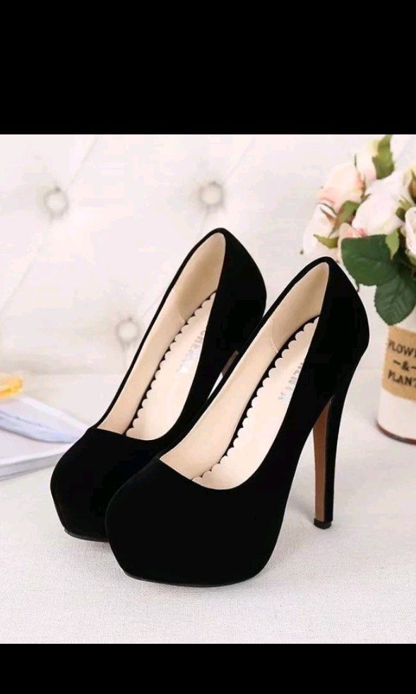 Sepatu heels tali hitam, Fesyen Wanita, Sepatu di Carousell