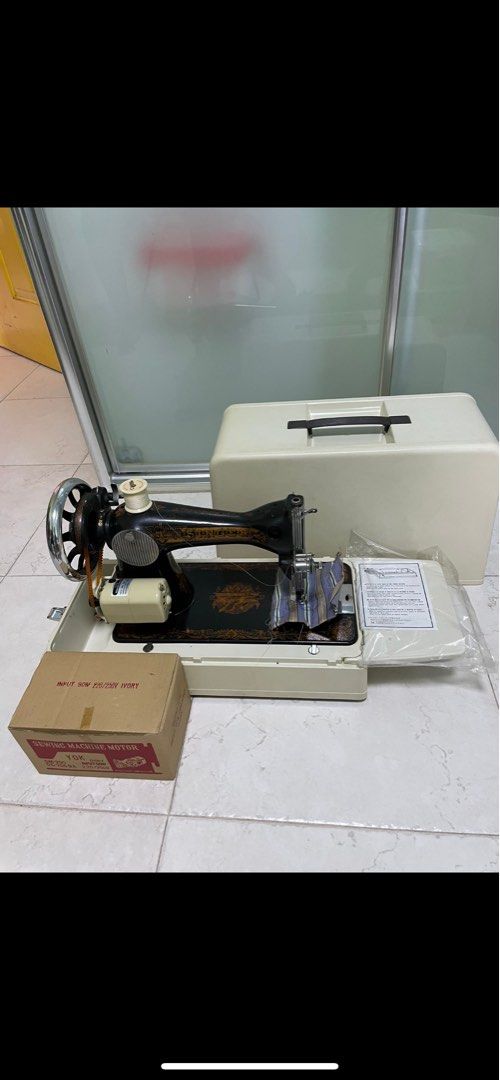 Singer Sewing Machine, Everything Else on Carousell