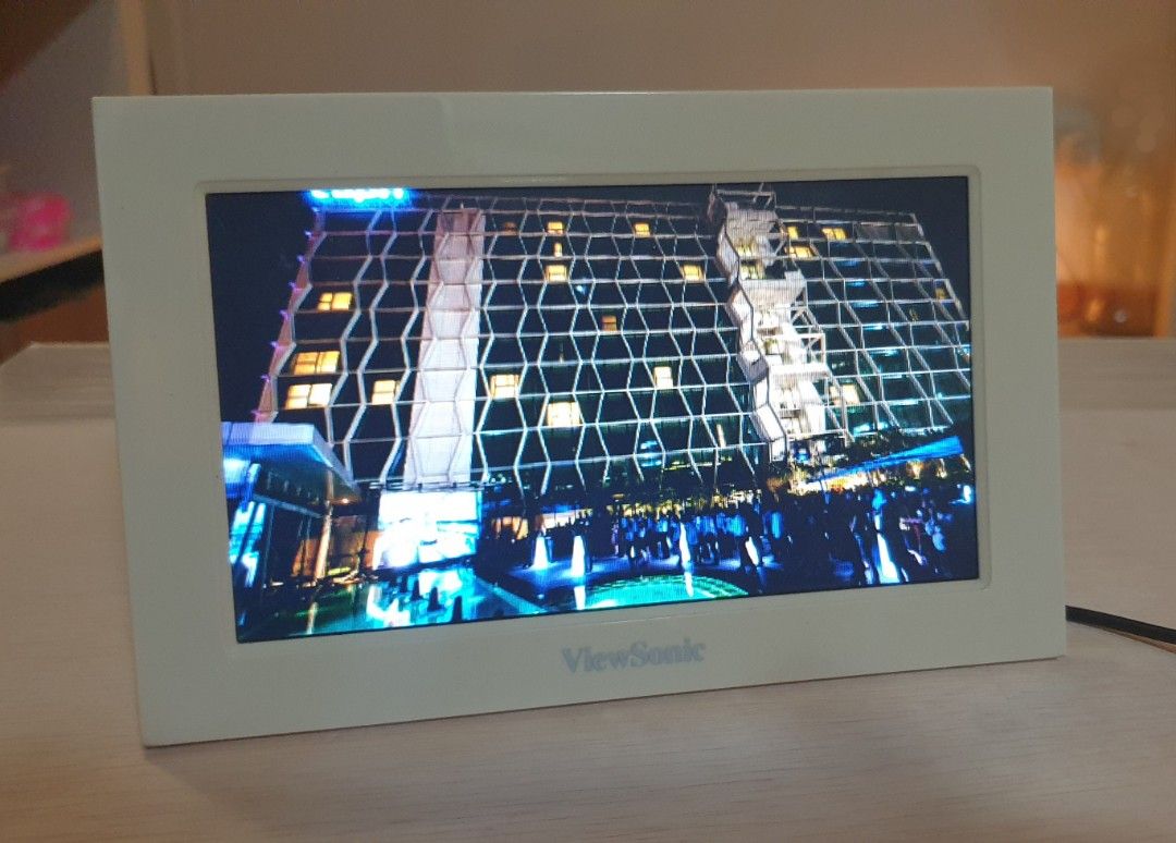 Viewsonic 7" digital photo frame, Furniture & Home Living, Home Decor ...