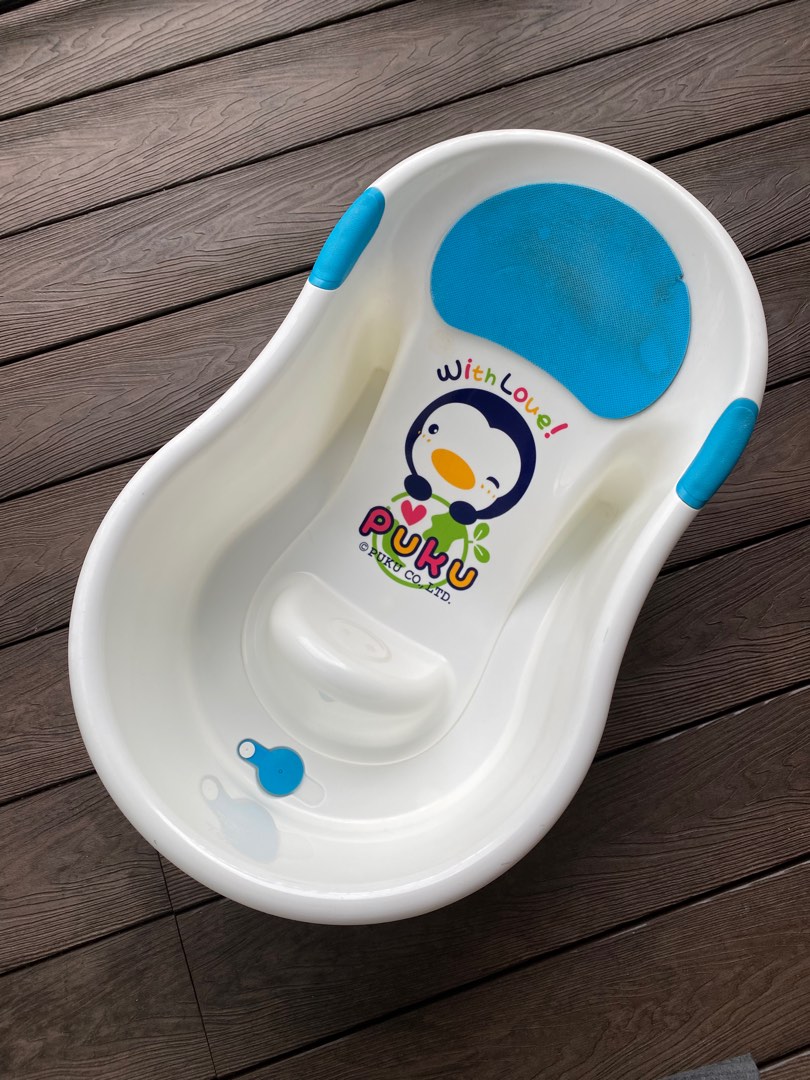 Well Used Puku Bath Tub (S) Blue, Babies & Kids, Bathing & Changing ...