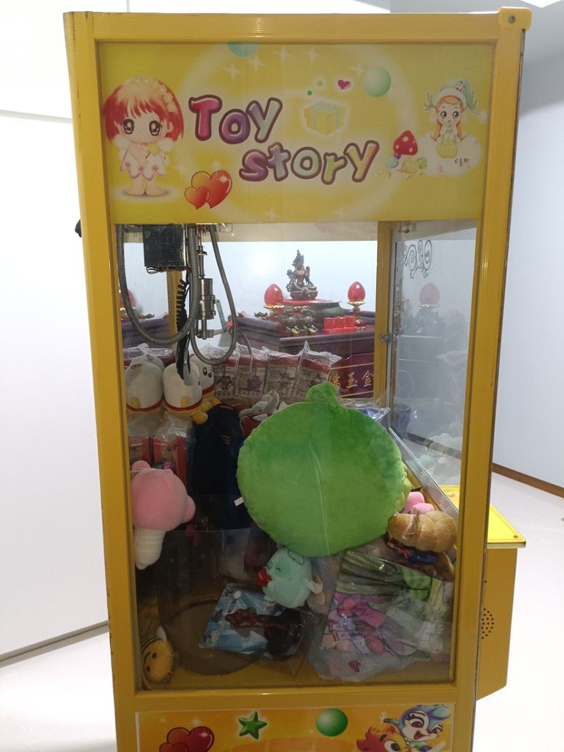 WTS: UFO Claw Catcher Machine, Hobbies & Toys, Toys & Games on Carousell