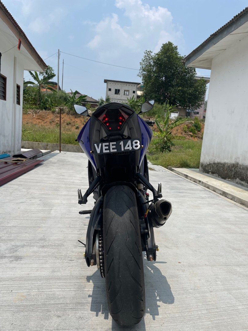 Yamaha R25 v2 2019, Motorbikes on Carousell