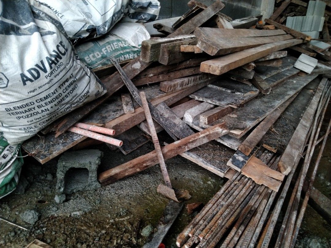 380 to 400+ pcs Coco Lumber Formworks & Phenolic like GI Pipe Tubular ...