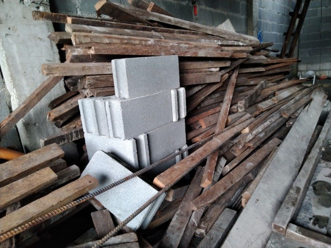 380 to 400+ pcs Coco Lumber Formworks & Phenolic like GI Pipe Tubular ...