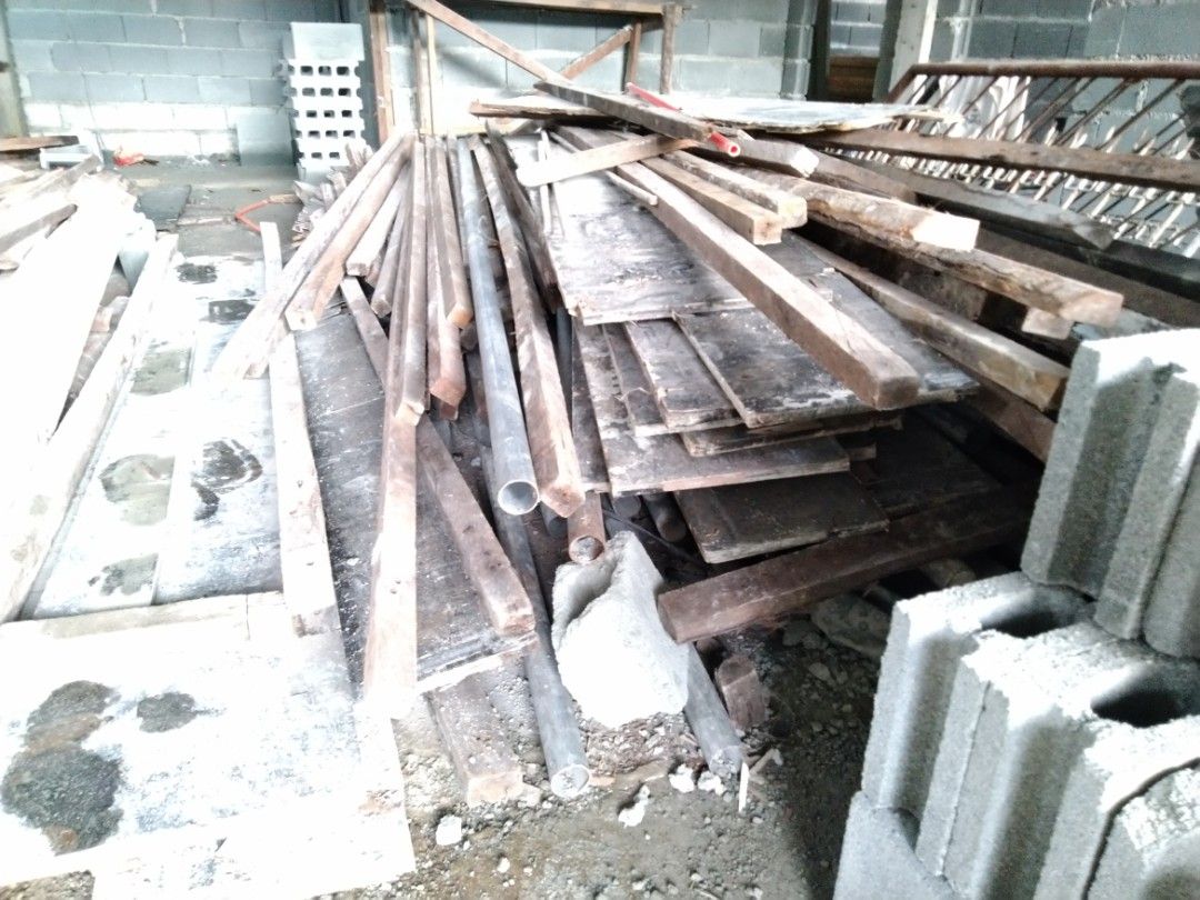 380 to 400+ pcs Coco Lumber Formworks & Phenolic like GI Pipe Tubular ...