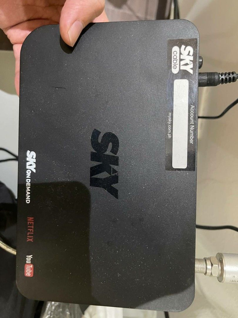 43" SAMSUNG TV (with free sky cable digibox), TV & Home Appliances, TV ...