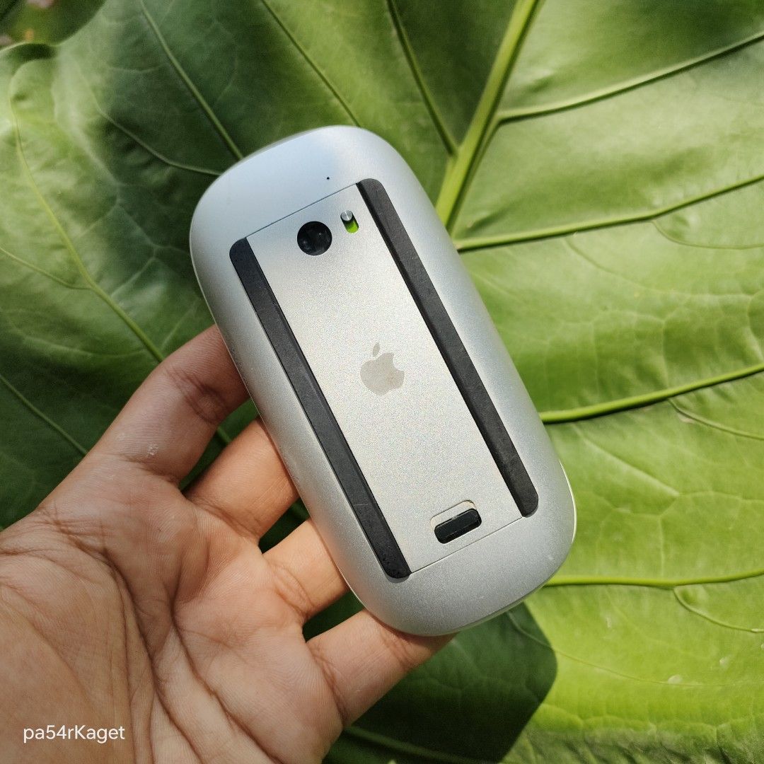 Apple Magic Mouse Gen 1, Elektronik, Komputer, Lainnya di Carousell