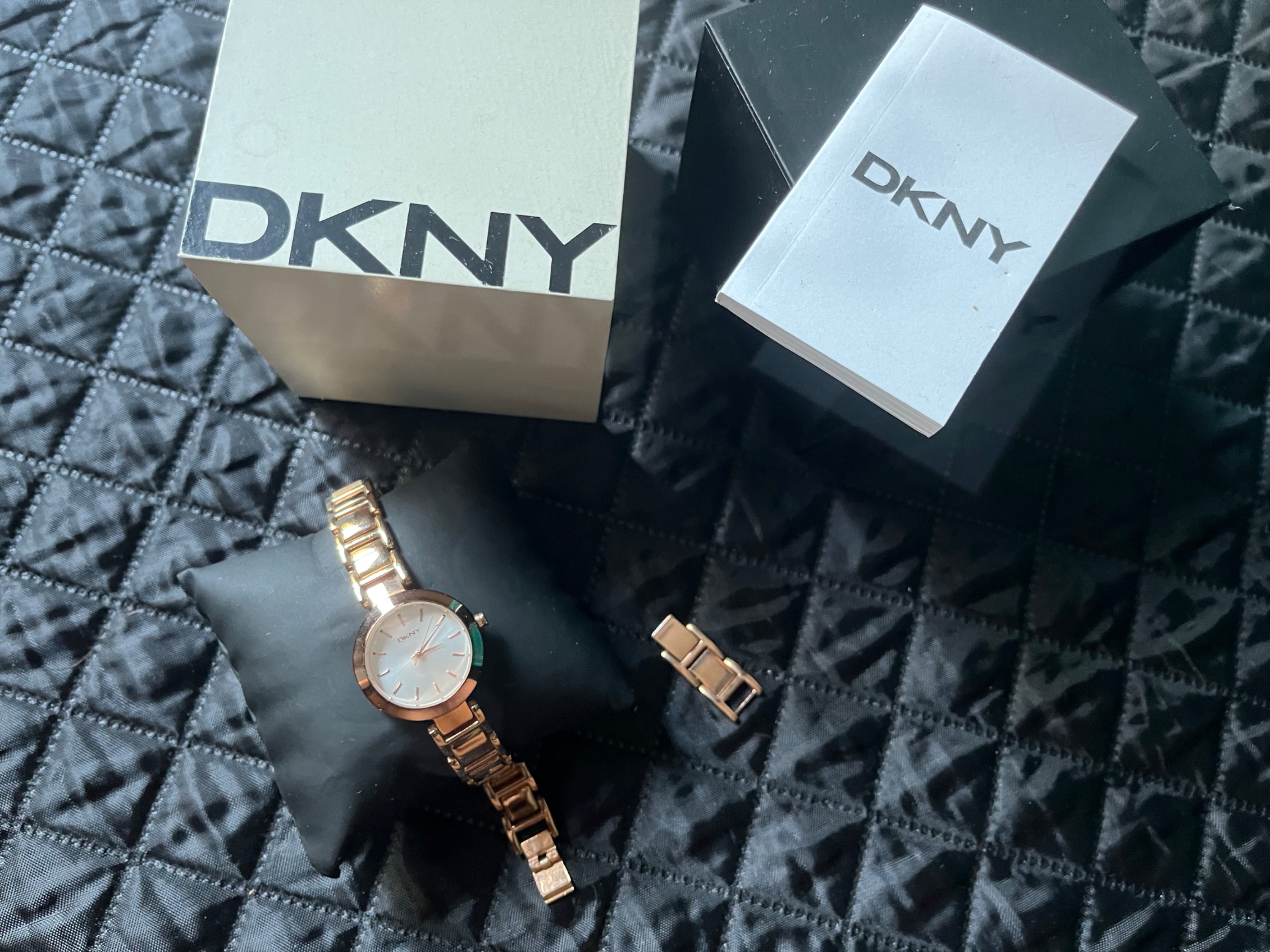 Authentic full set DKNY watch in rose gold, no receipt, Luxury, Watches on Carousell