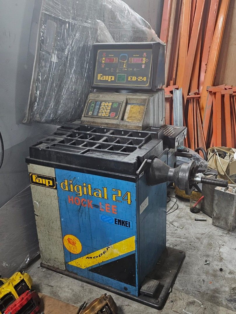 Bosch Hydraulic Lifter, Everything Else on Carousell