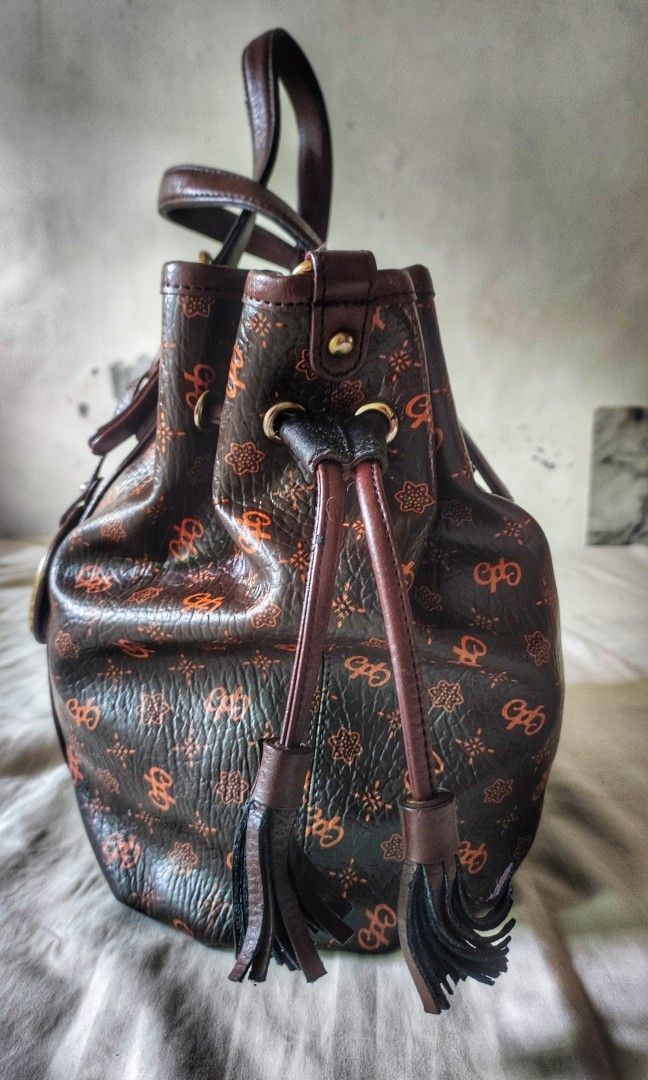 Neverfull CAPACCI LEATHER BUCKET BAG, Women's Fashion, Bags & Wallets ...