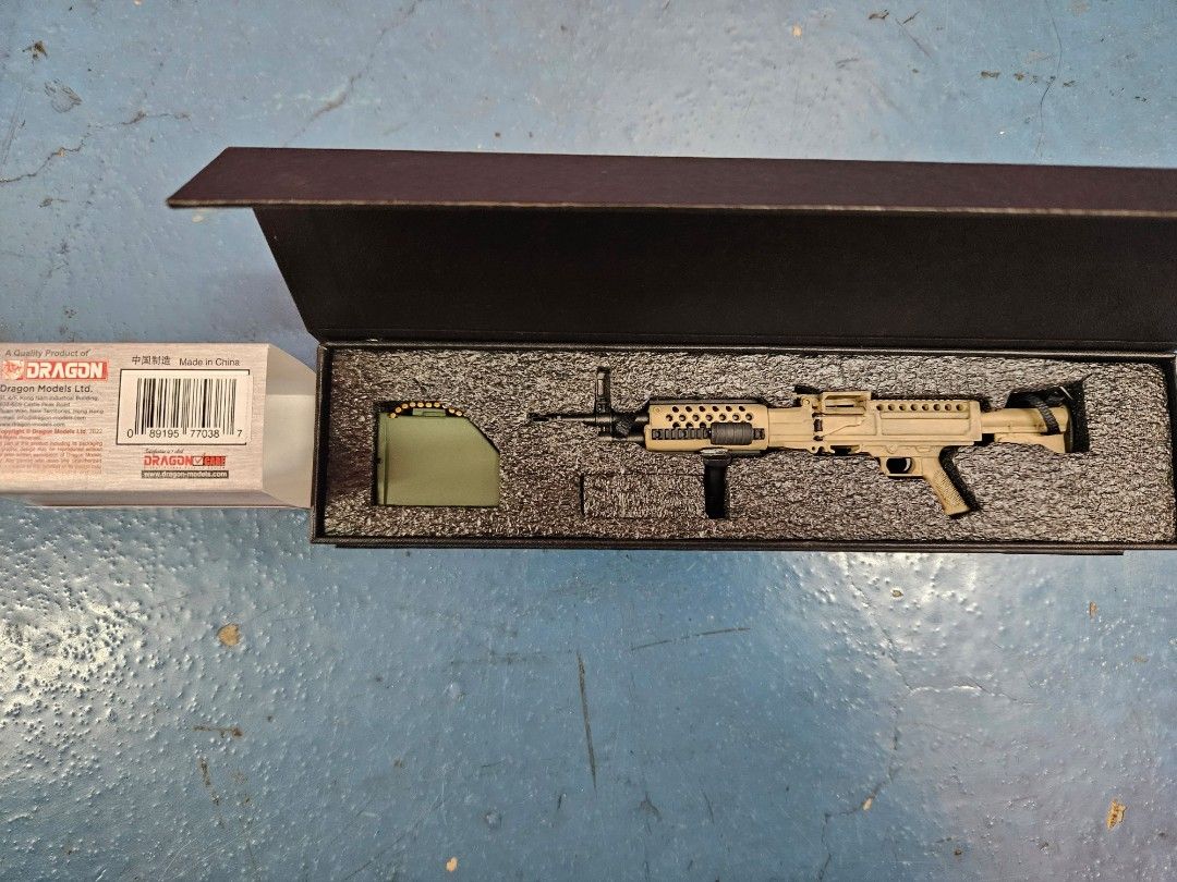 Dragon 1:6 scale LMG 5.56mm (Sand color version), Hobbies & Toys, Toys ...