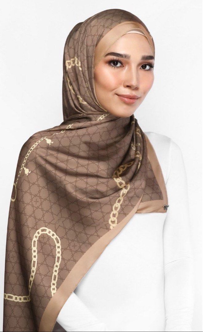 Duck Chain Shawl, Women's Fashion, Muslimah Fashion, Hijabs on Carousell