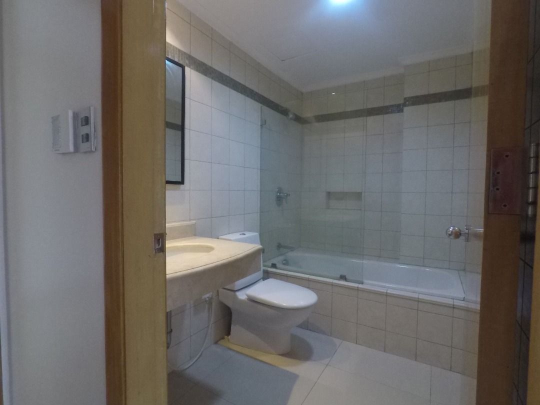 For Sale: Essensa East Forbes Lawton Tower 3-BEDROOM Luxury Condo with ...