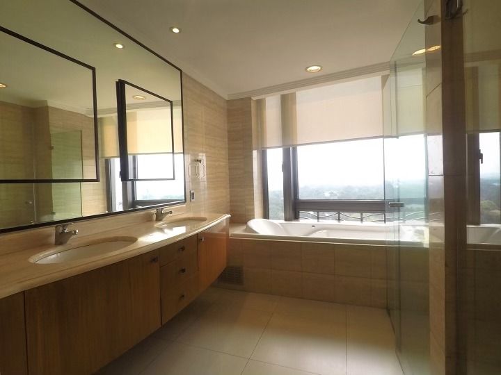 For Sale: Essensa East Forbes Lawton Tower 3-BEDROOM Luxury Condo with ...