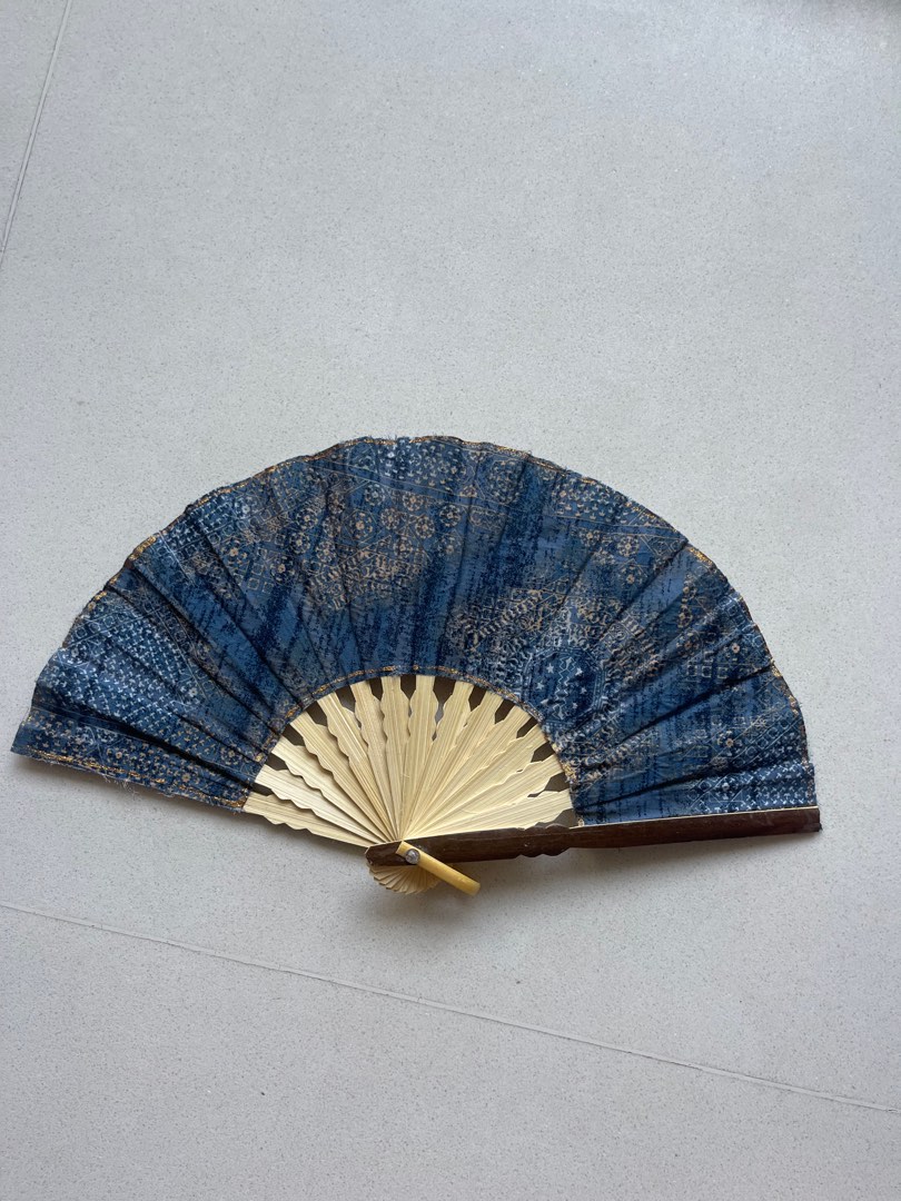 FREE MAILING - foldable handheld compact blue fan oriental batik ...