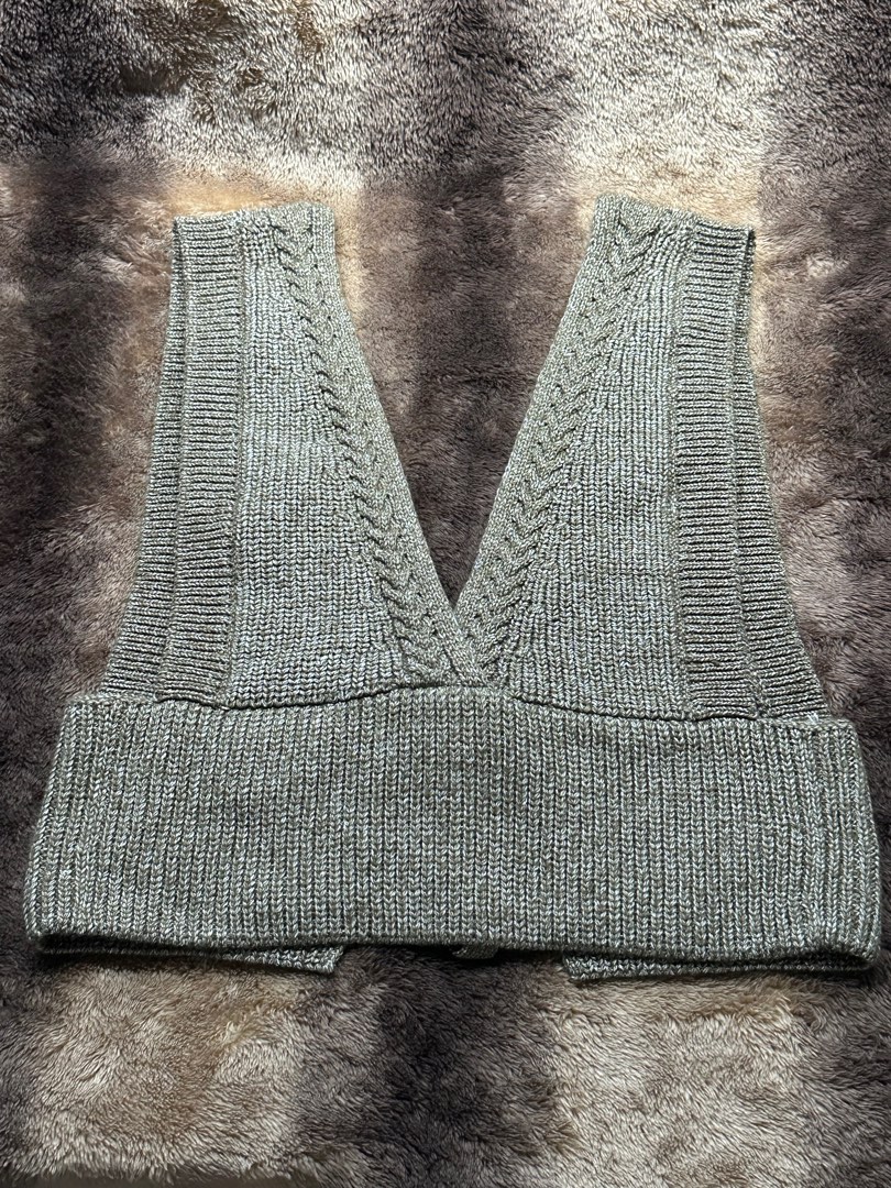 GU japan crochet top, Women's Fashion, Tops, Sleeveless on Carousell