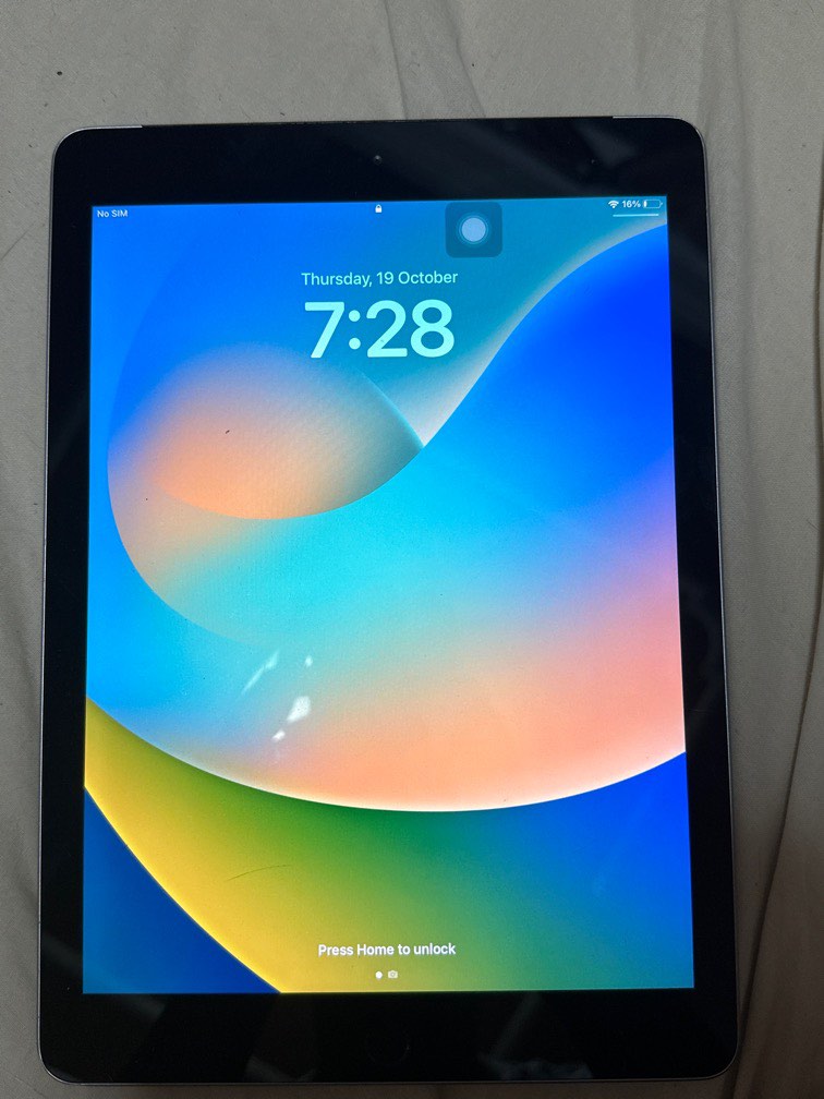 iPad 6th Gen 9.7 Wifi Silver 128GB, Mobile Phones & Gadgets, Tablets ...