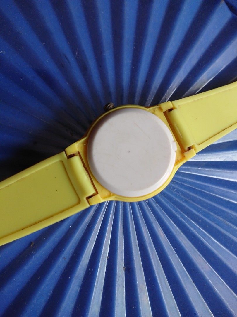 Jam tangan warna kuning, Fesyen Wanita, Jam Tangan di Carousell