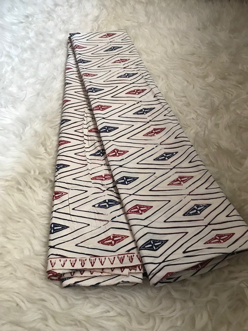 Kain Batik BW ( defect robek kecil dibagian tengah kain), Fesyen Wanita ...