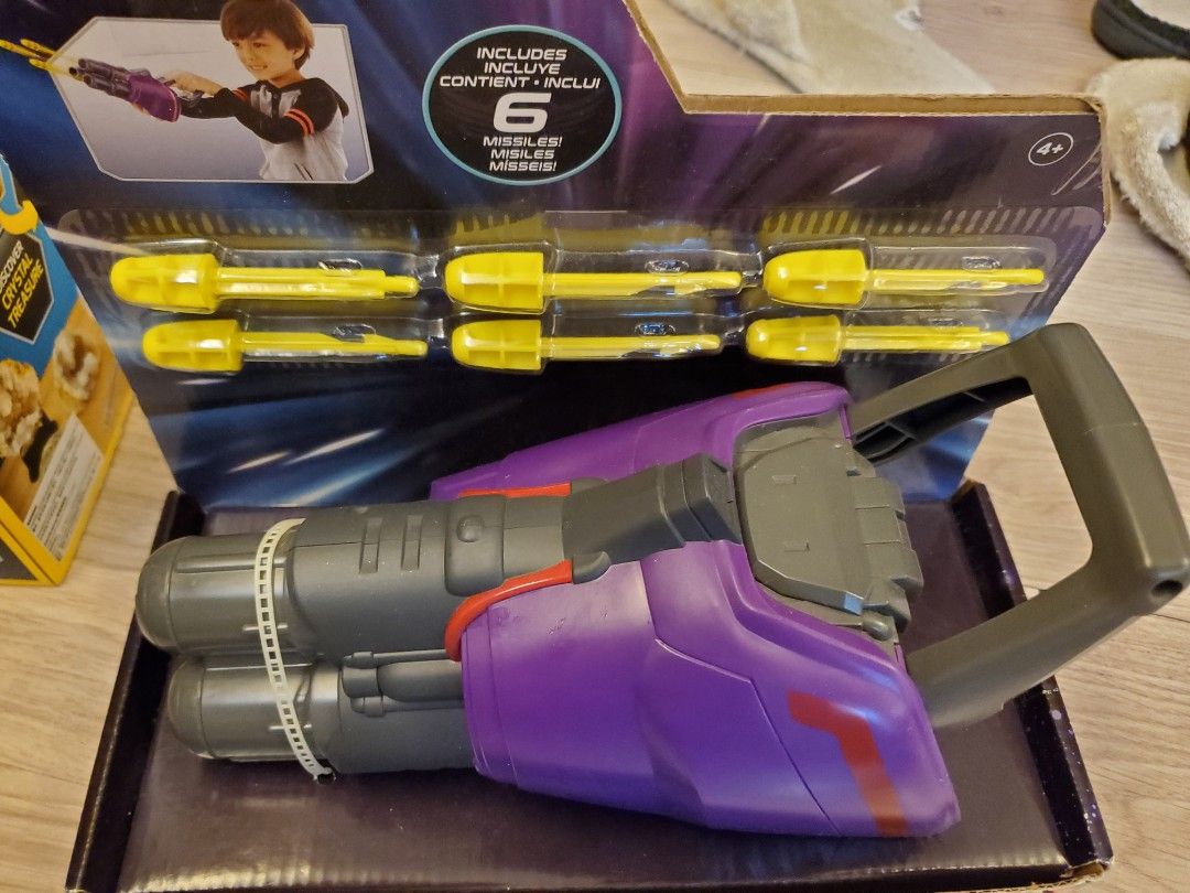 Mattel Disney Lightyear Zurg Arm Blaster, 興趣及遊戲, 玩具 & 遊戲類 - Carousell