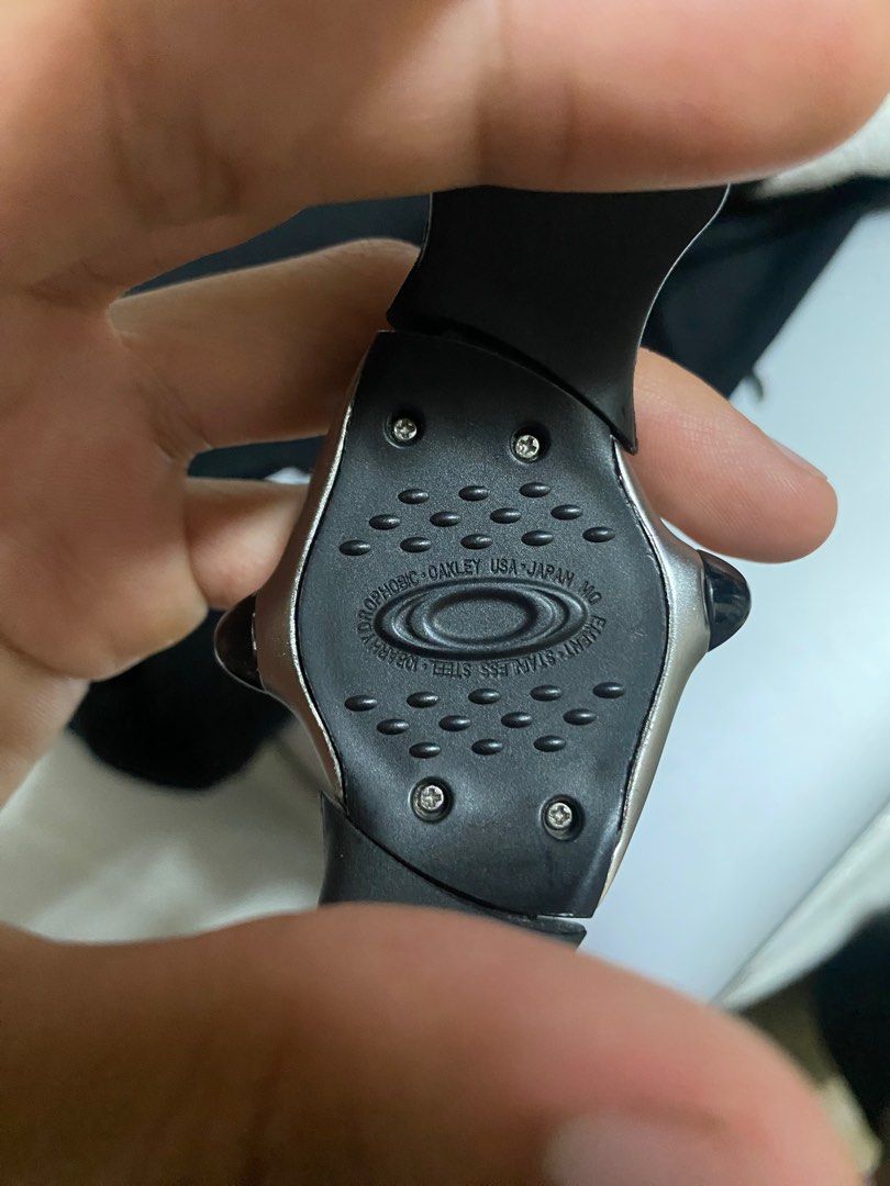 oakley watch, Men's Fashion, Watches & Accessories, Watches on Carousell