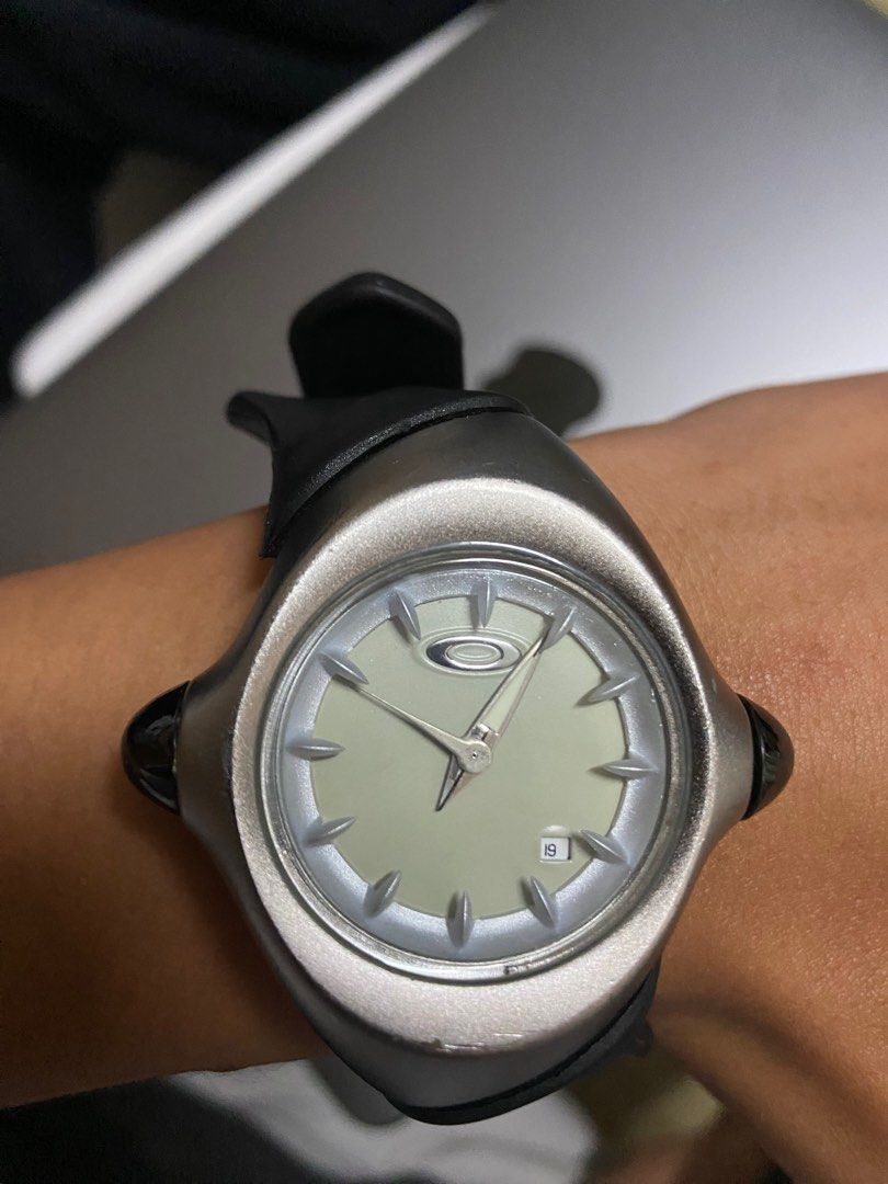 oakley watch, Men's Fashion, Watches & Accessories, Watches on Carousell