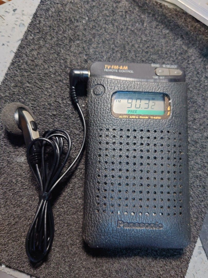 Panasonic RF-H860 portable Radio, 音響器材, 可攜式音響設備 - Carousell