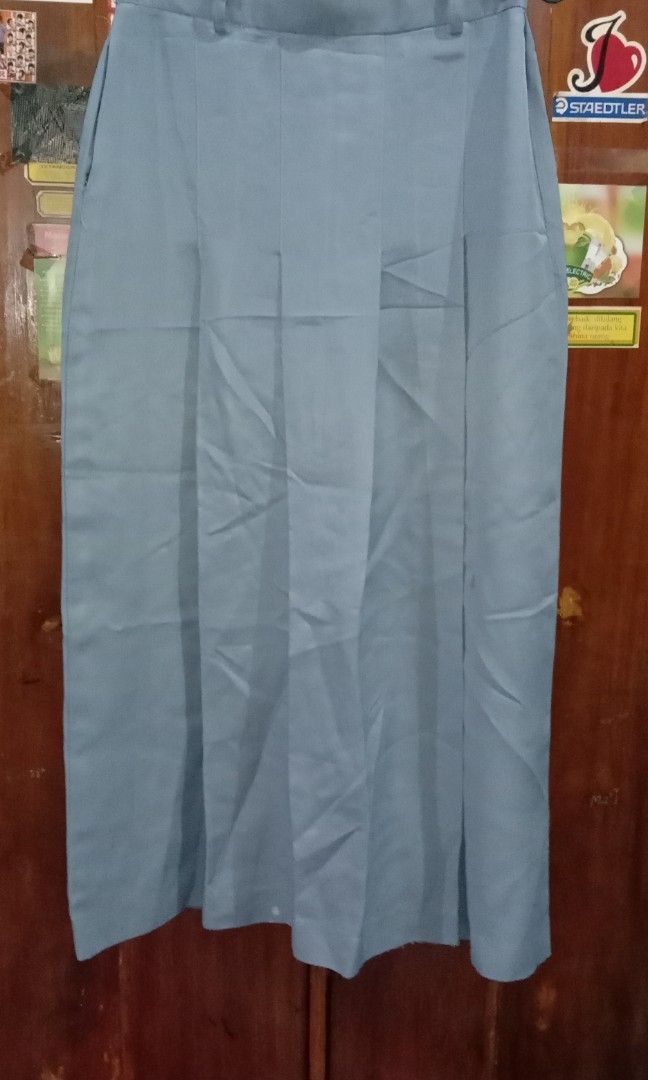 Rok Seragam Abu Abu Sma Fesyen Wanita Pakaian Wanita Gaun And Rok Di Carousell
