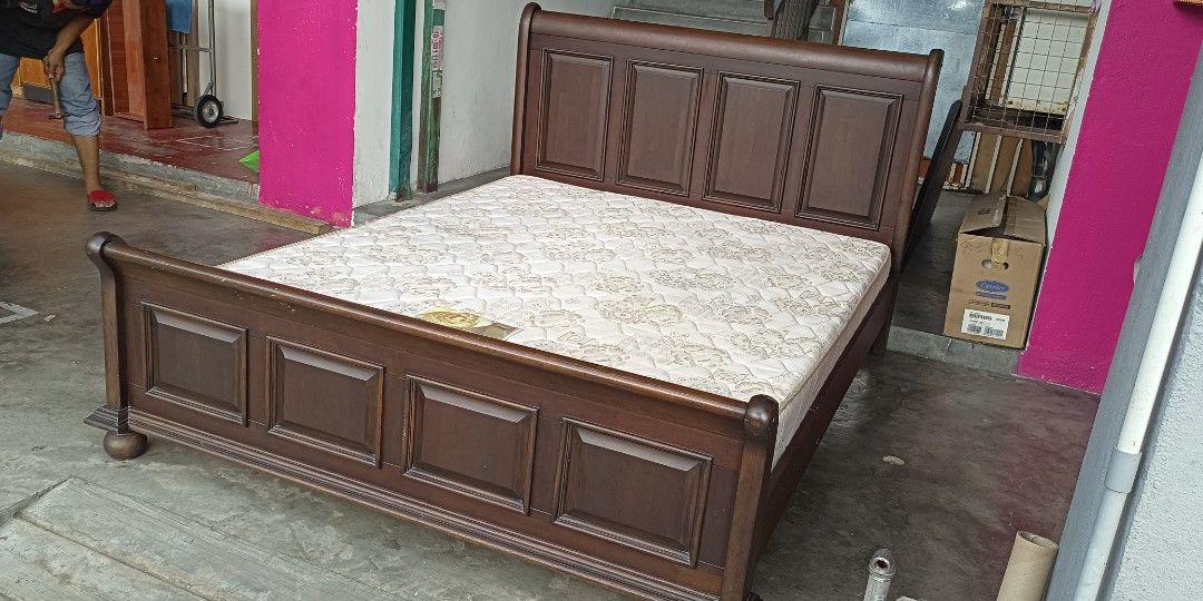 Set queen, Katil kayu solid & tilam spring 8inci Terpakai, Furniture ...
