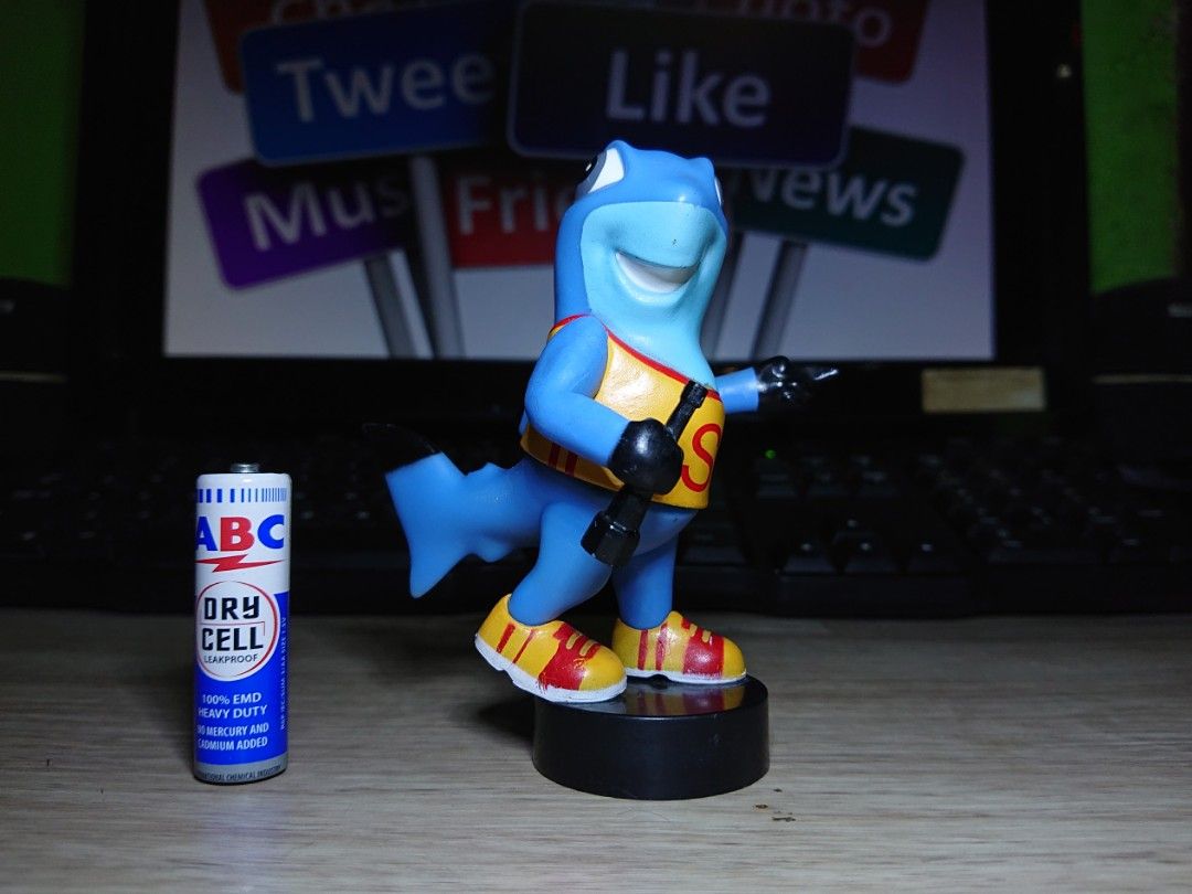 Sharky Figure Topper Sea world, Toys & Collectibles, Mainan di Carousell