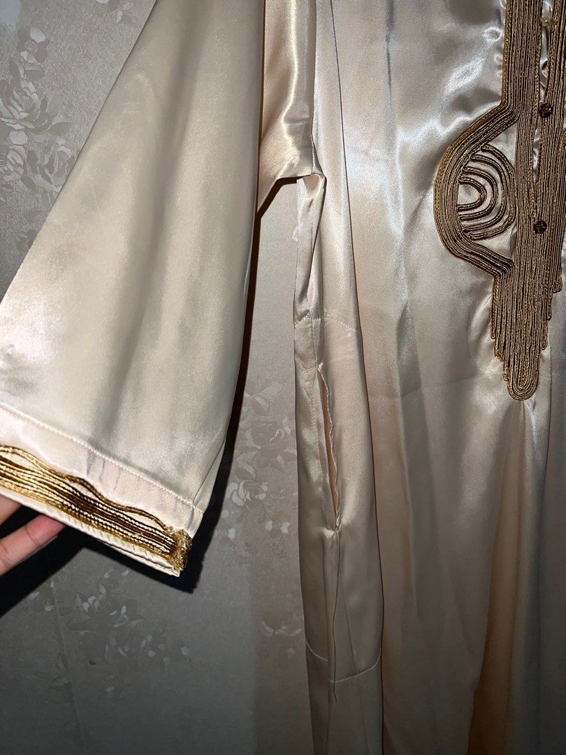 Silky Arabic Throbe, Men's Fashion, Muslim Wear, Baju Melayu on Carousell