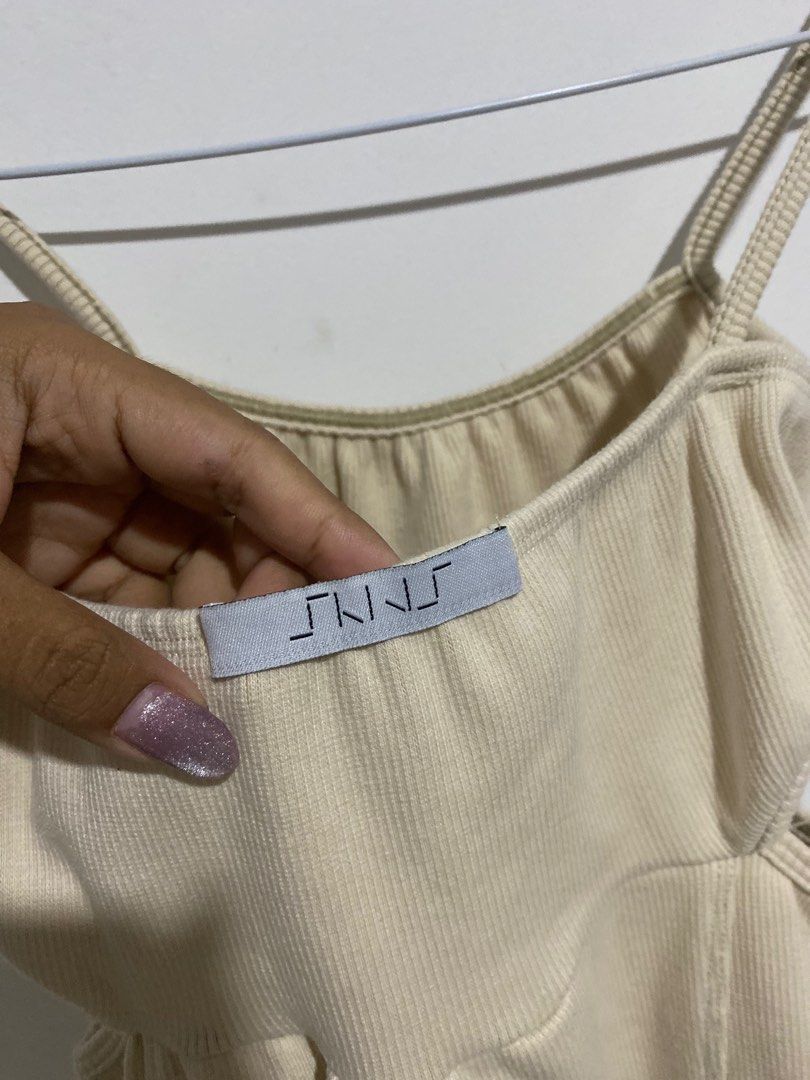 Skins Bodysuit Fesyen Wanita Pakaian Wanita Jumpsuits Di Carousell