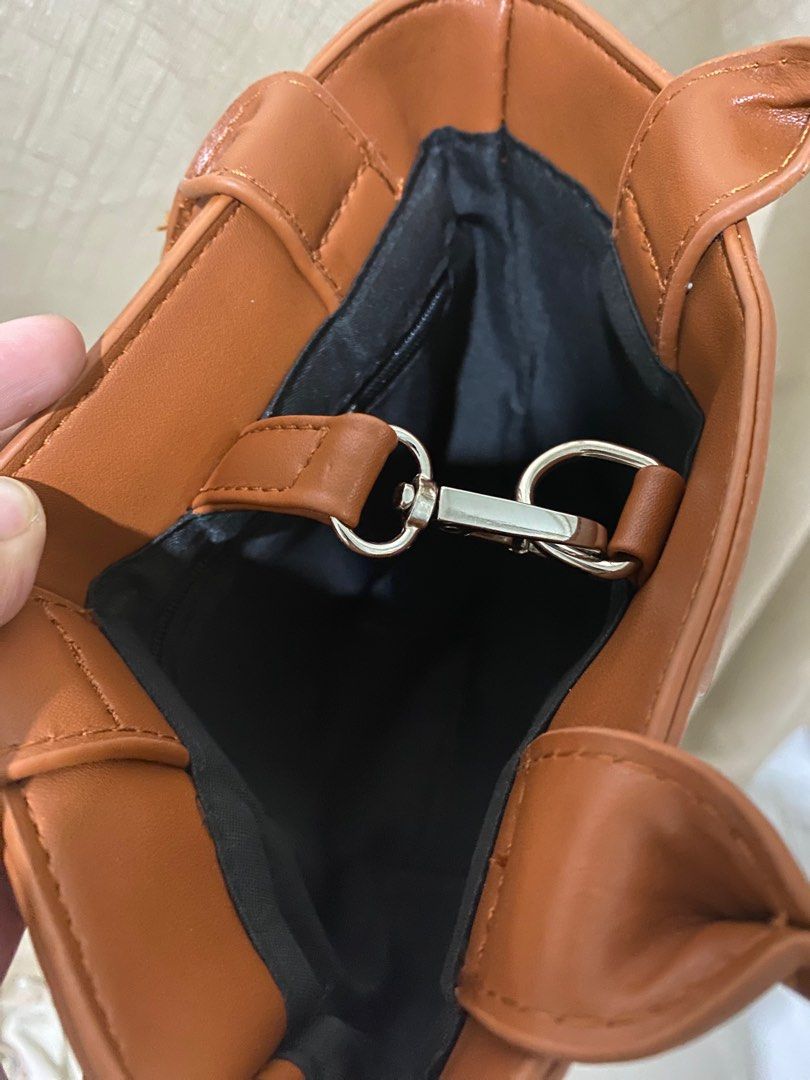 TAS RAJUT COKLAT / TAS PANTAI, Fesyen Wanita, Tas & Dompet di Carousell