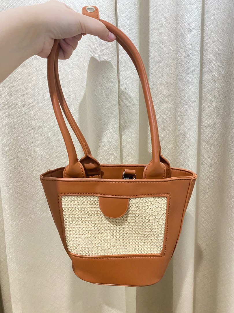 TAS RAJUT COKLAT / TAS PANTAI, Fesyen Wanita, Tas & Dompet di Carousell