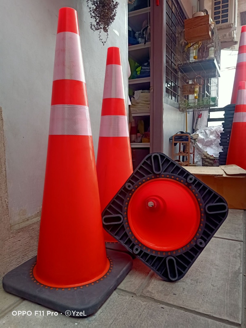 TRAFFIC CONE BLACKBASE, Commercial & Industrial, Construction ...