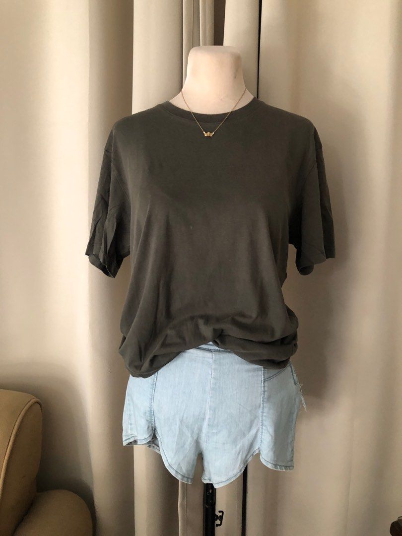 UNIQLO BASIC, Women's Fashion, Tops, Shirts on Carousell