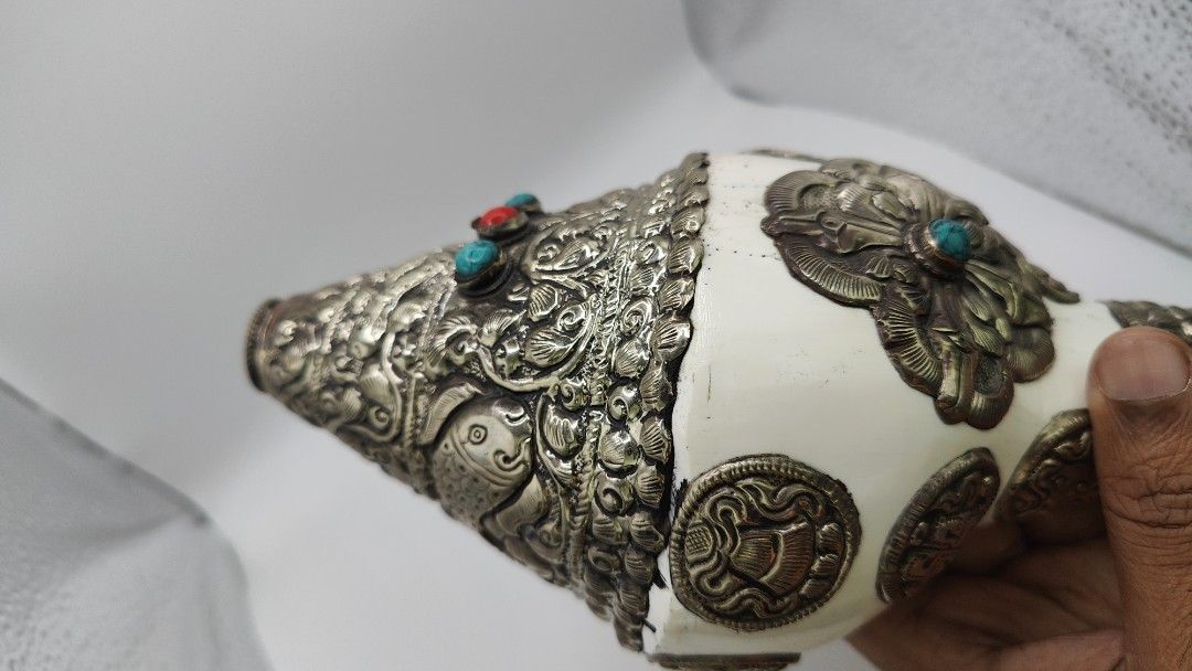 Valampuri Sangu\Rare right faced Tibetan designed conch\Mahalakshmi ...