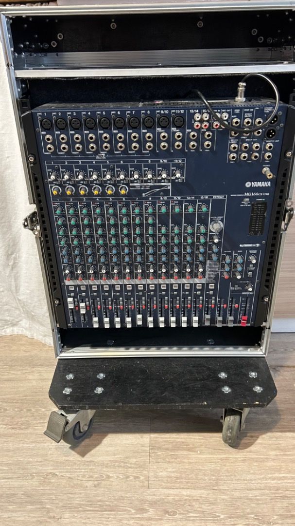 Yamaha MG166CX 16-Channel Mixing Console with Power Supply, 音響器材 ...