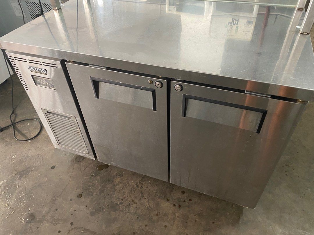 1.2m counter chiller with glass rack. Blower cooling. Free deliver and ...